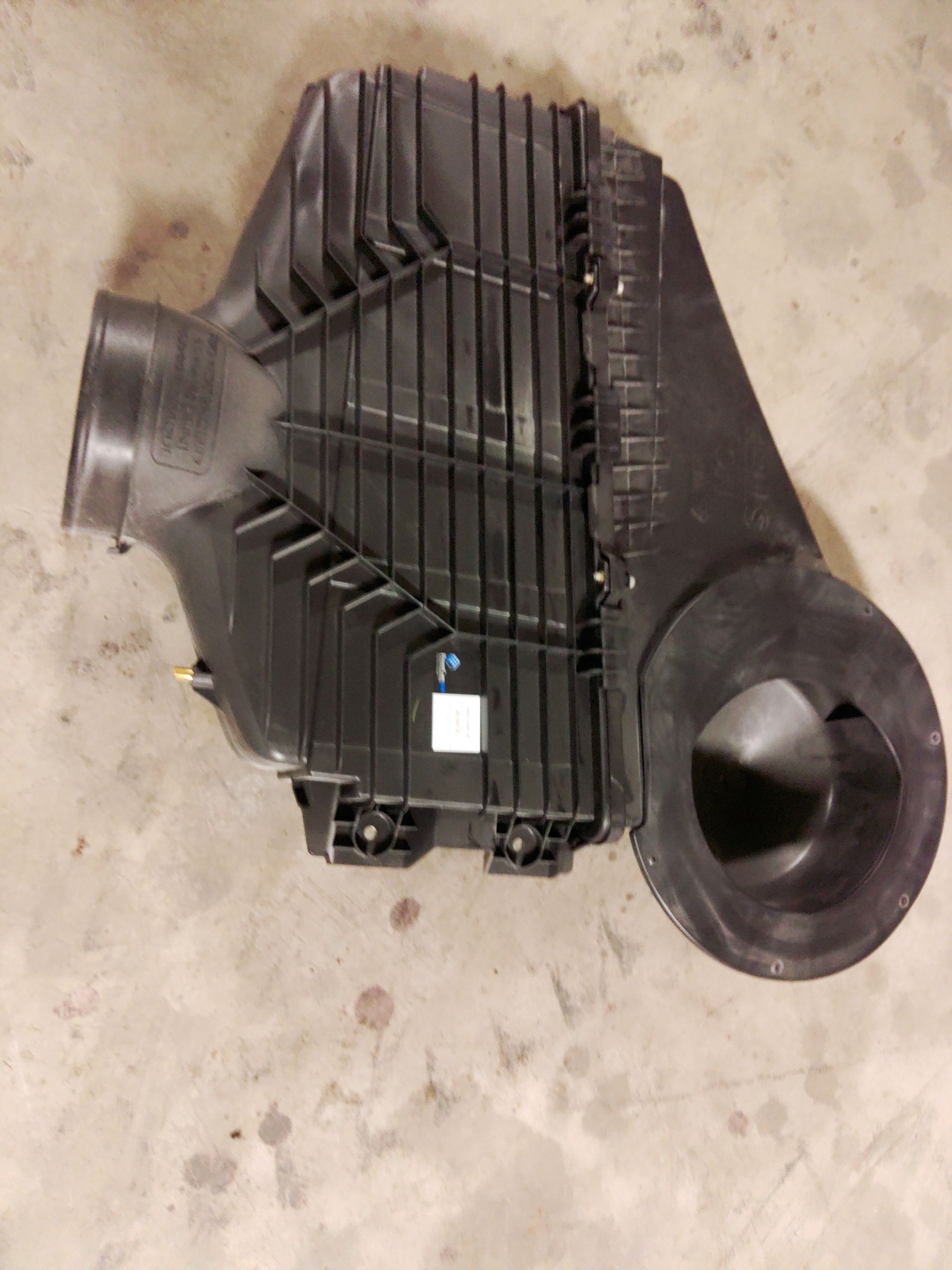 International Navistar air cleaner new OEM 4063328c95 — North Georgia ...