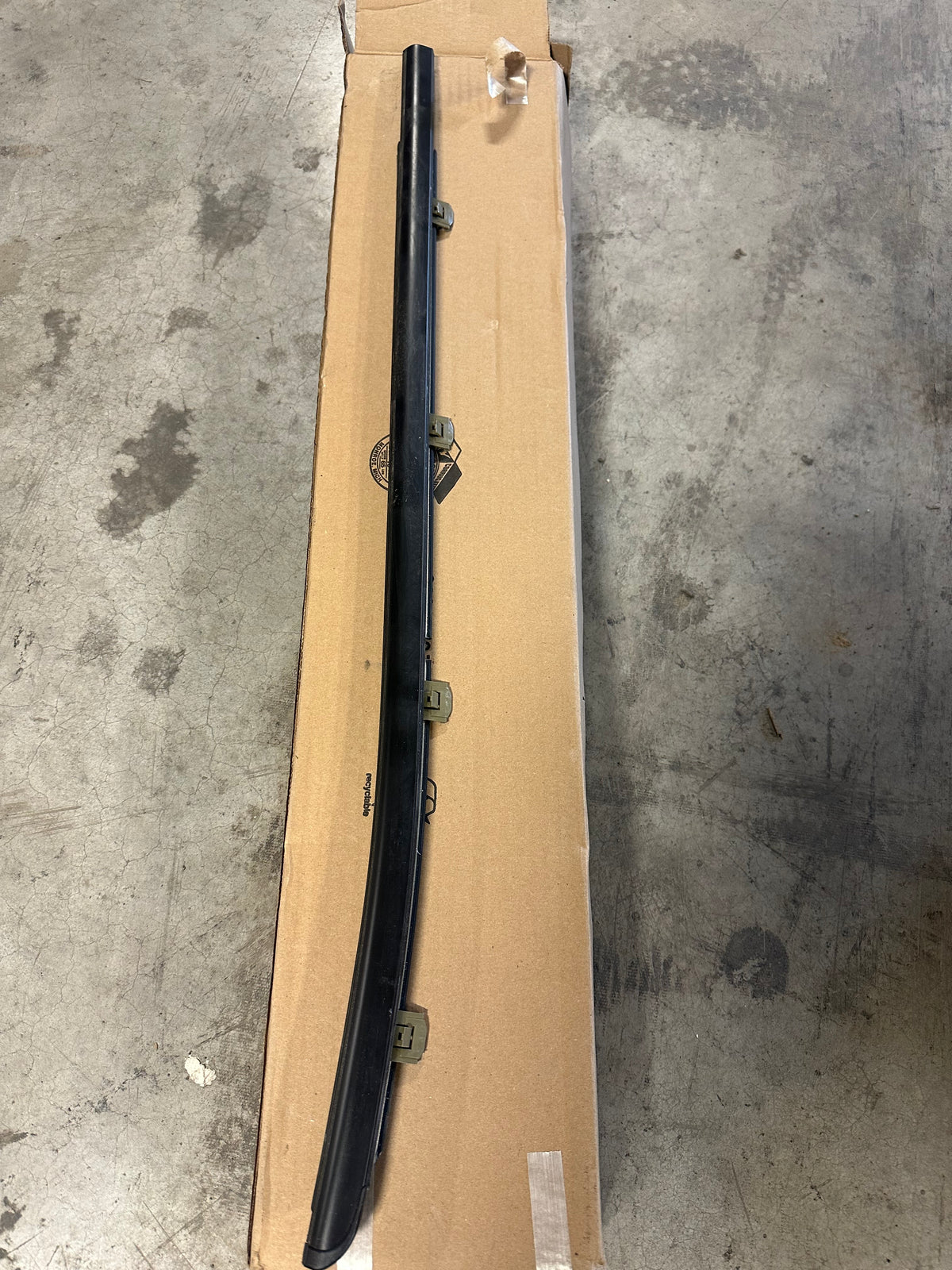 GM black rear passenger molding 23227175 new part — North Georgia ...