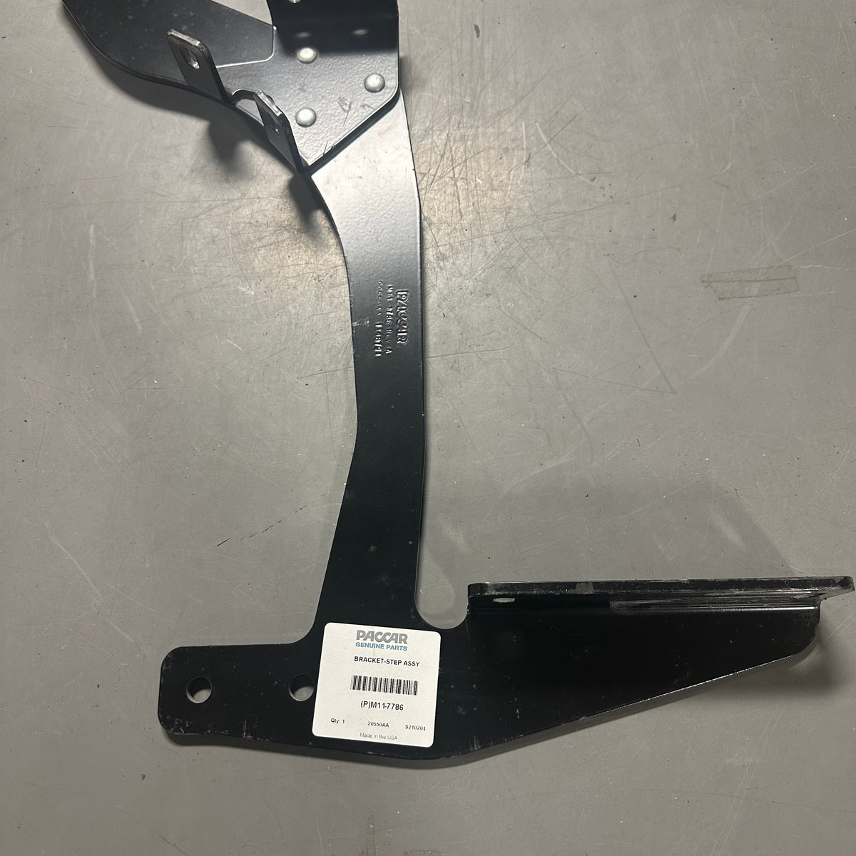 Paccar M11-7786 step seam bracket new part — North Georgia Trucks and Parts