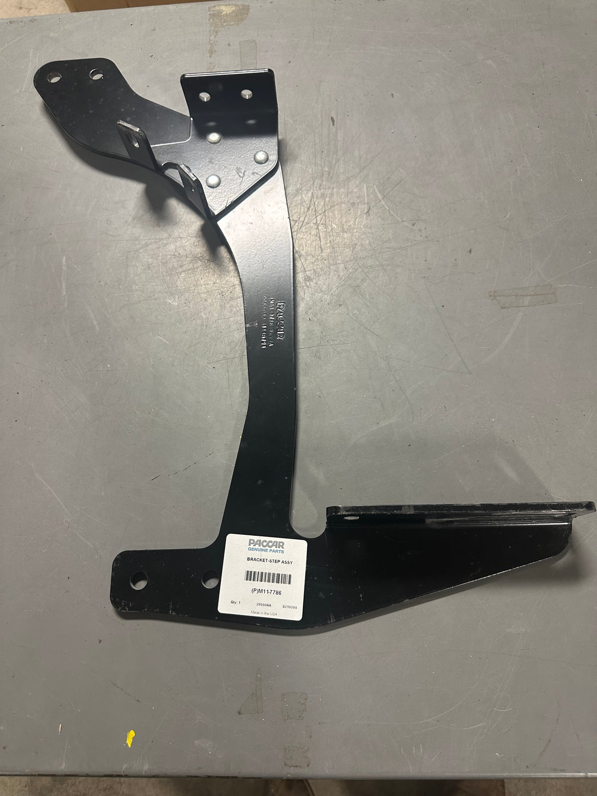 Paccar M11-7786 step seam bracket new part — North Georgia Trucks and Parts