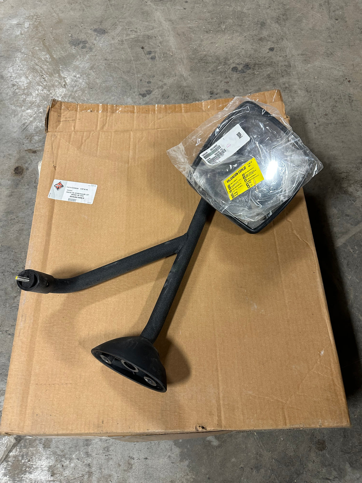 International fender mirror RH 3554618C3 new part — North Georgia ...