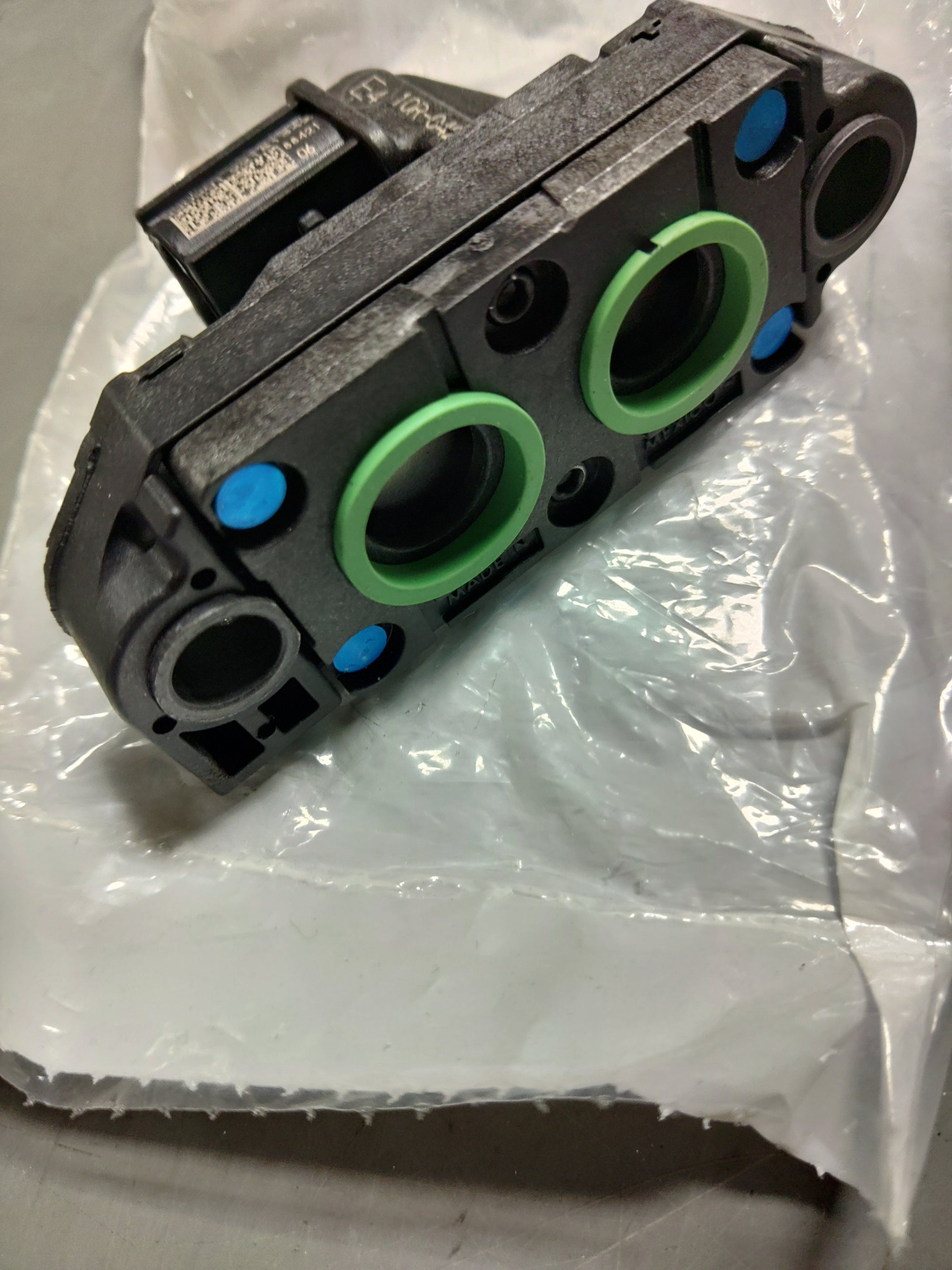 Volvo 22181342 pressure sensor new OEM — North Georgia Trucks and Parts