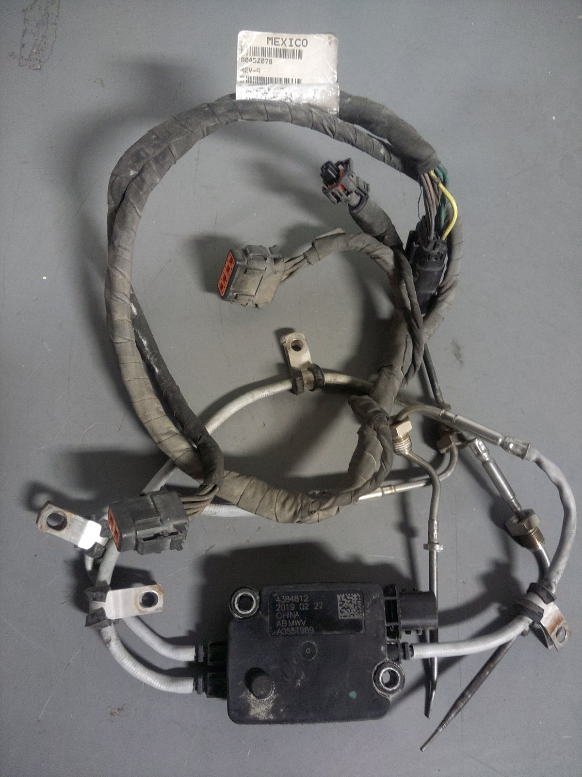International 4384812 Temp Sensor and A045Z078 Wiring Harness Used Par ...