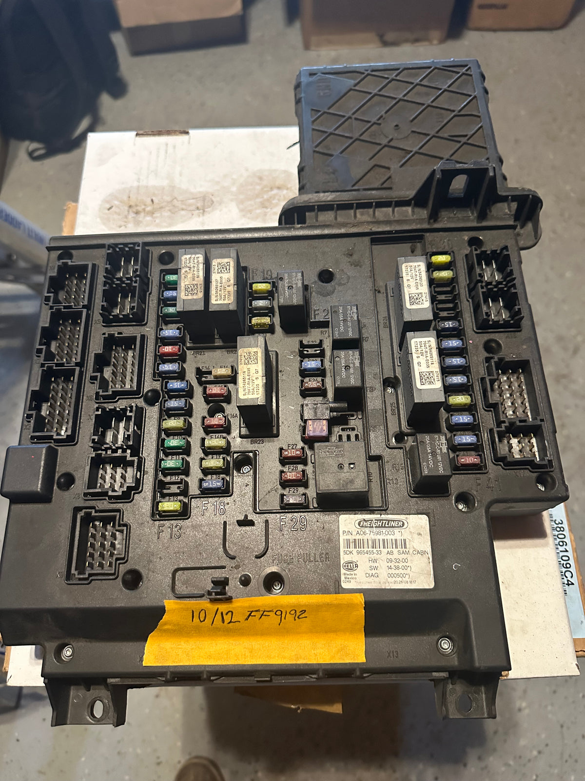 Freightliner A06-75981-003 Multiplexing Module ECU Fuse Box Used OEM P ...