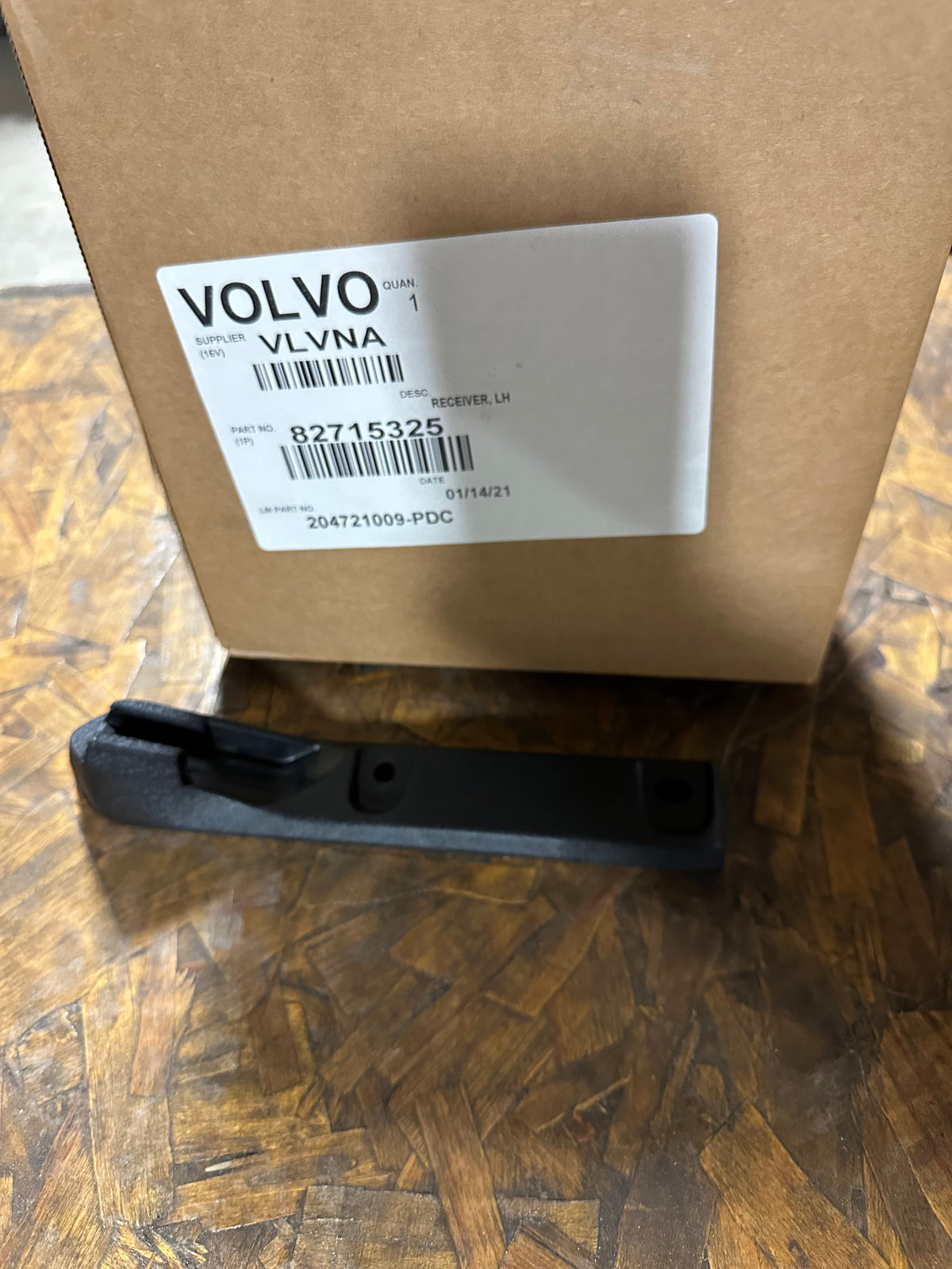 Volvo Left Side Receiver Aero Arm 82715325 New OEM Part — North Georgia ...