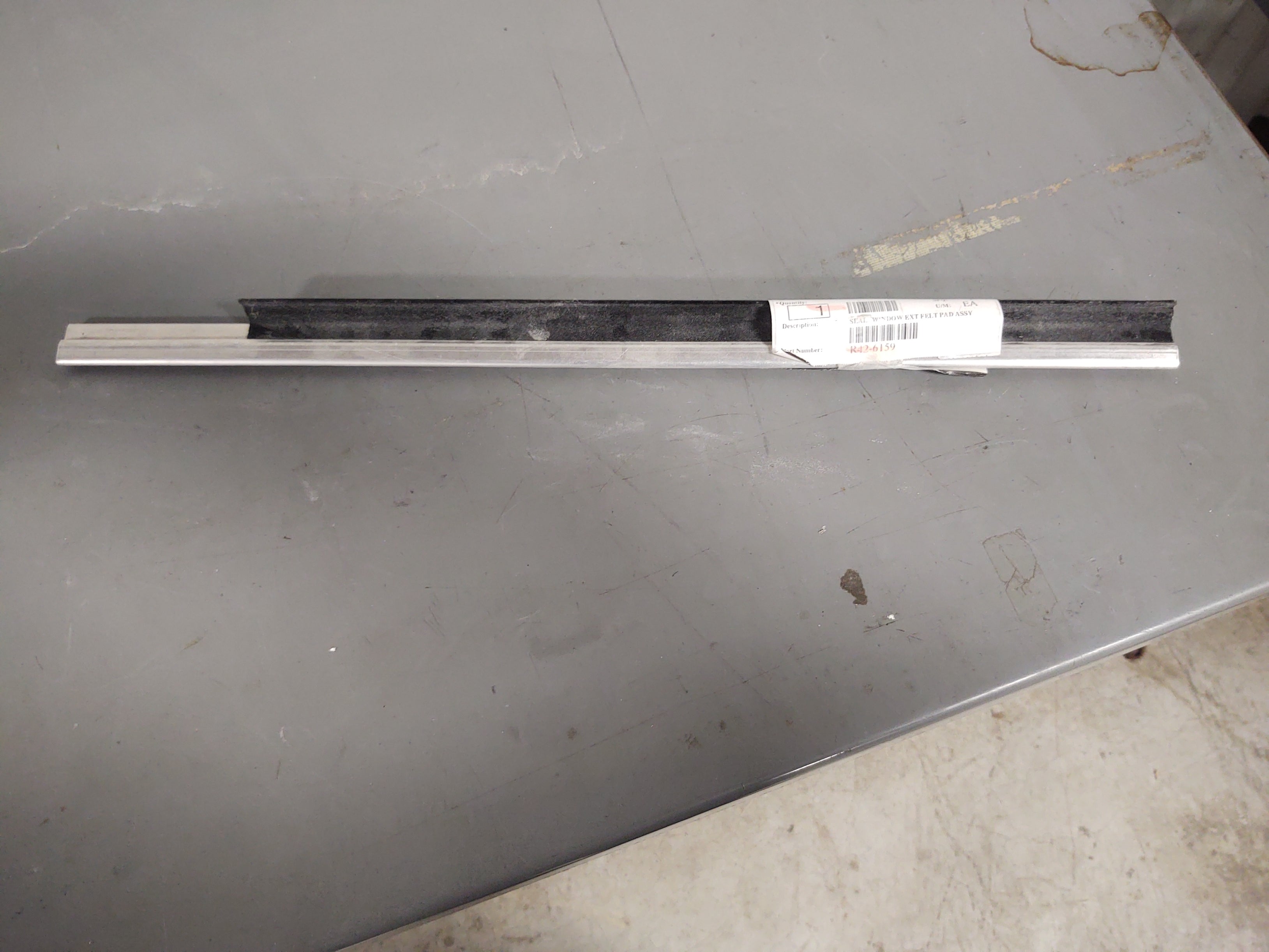 Peterbilt seal window exterior felt pad assembly R42 6159 New Old Stoc ...