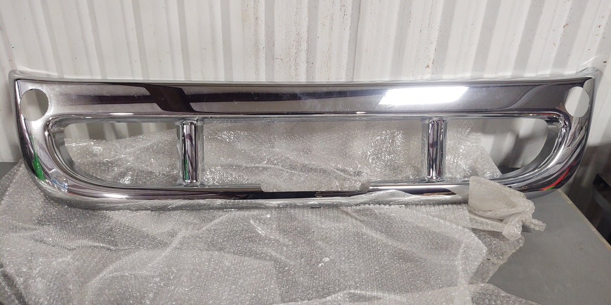 Freightliner Cascadia center front bumper chrome 27299-001 New Old Sto ...