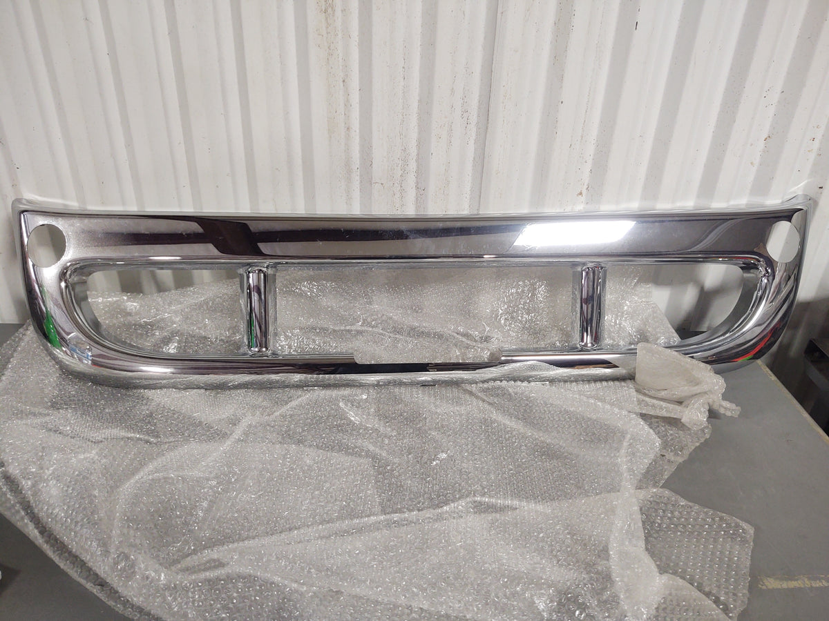 Freightliner Cascadia center front bumper chrome 27299-001 New Old Sto ...