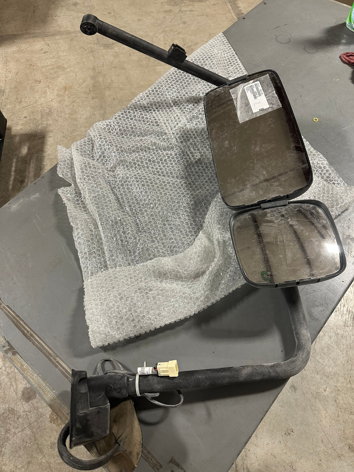 International RH heated mirror assembly 3757524C91 new part — North ...