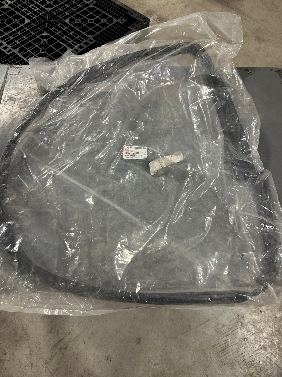 Isuzu glass run front door 8-98260309-0 new part — North Georgia Trucks ...