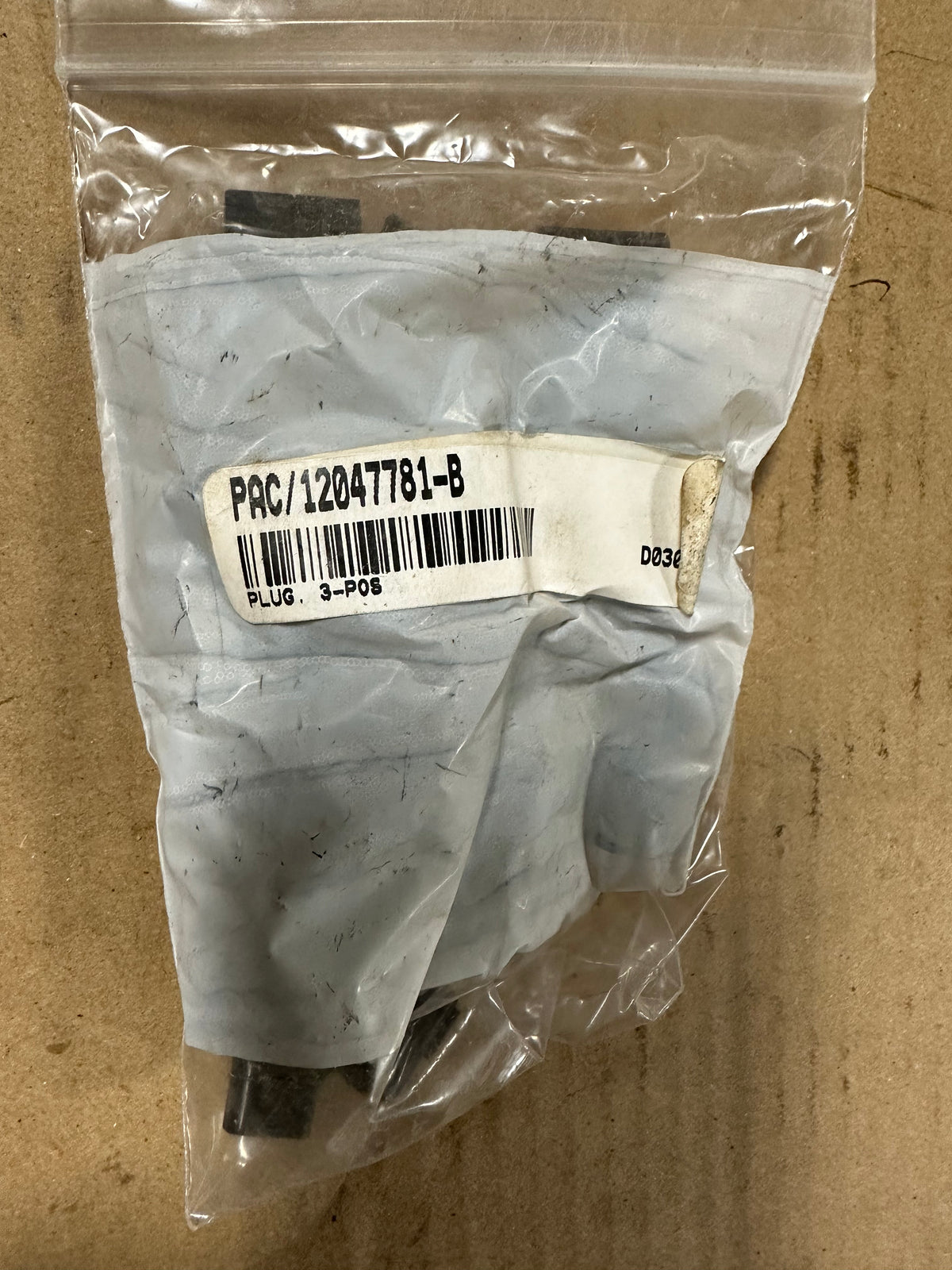 Paccar 12047781-B Plug 3-Way New Part — North Georgia Trucks and Parts