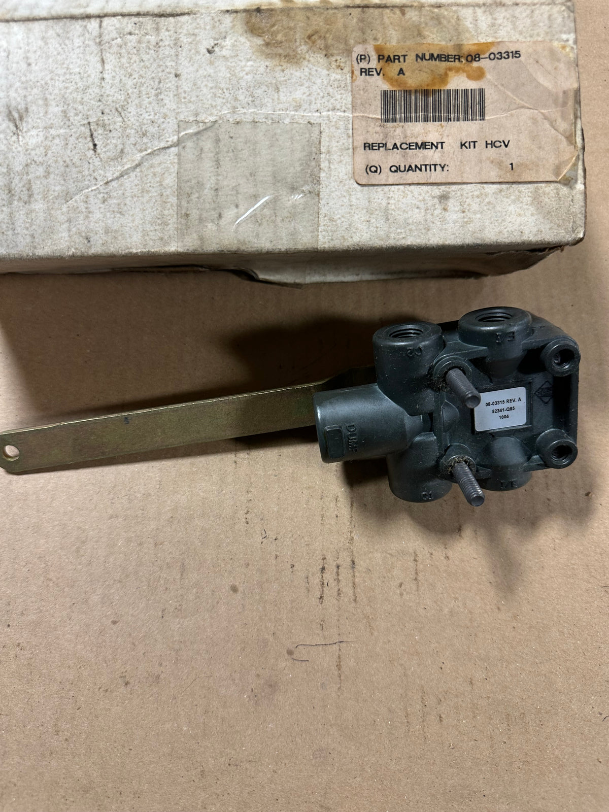 Peterbilt Height Control Valve with dump HCV 08-03315 New Old Stock Pa ...