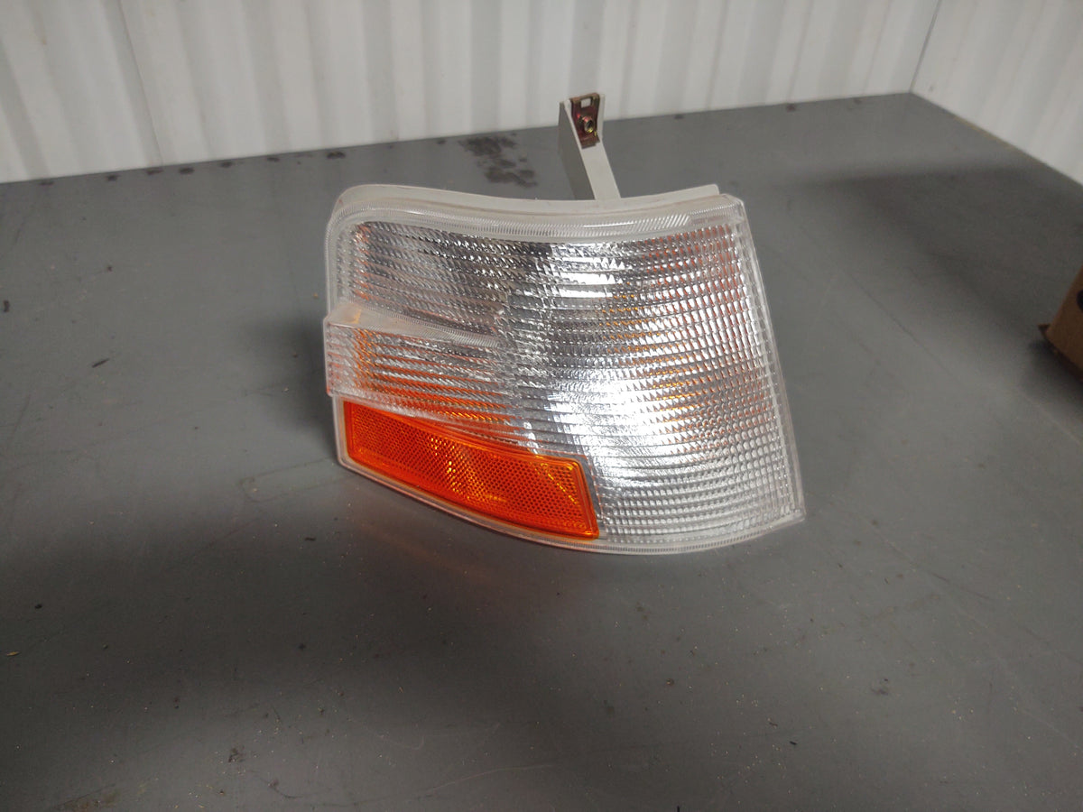Volvo 20571062 Turn Signal R/H New Part — North Georgia Trucks and Parts